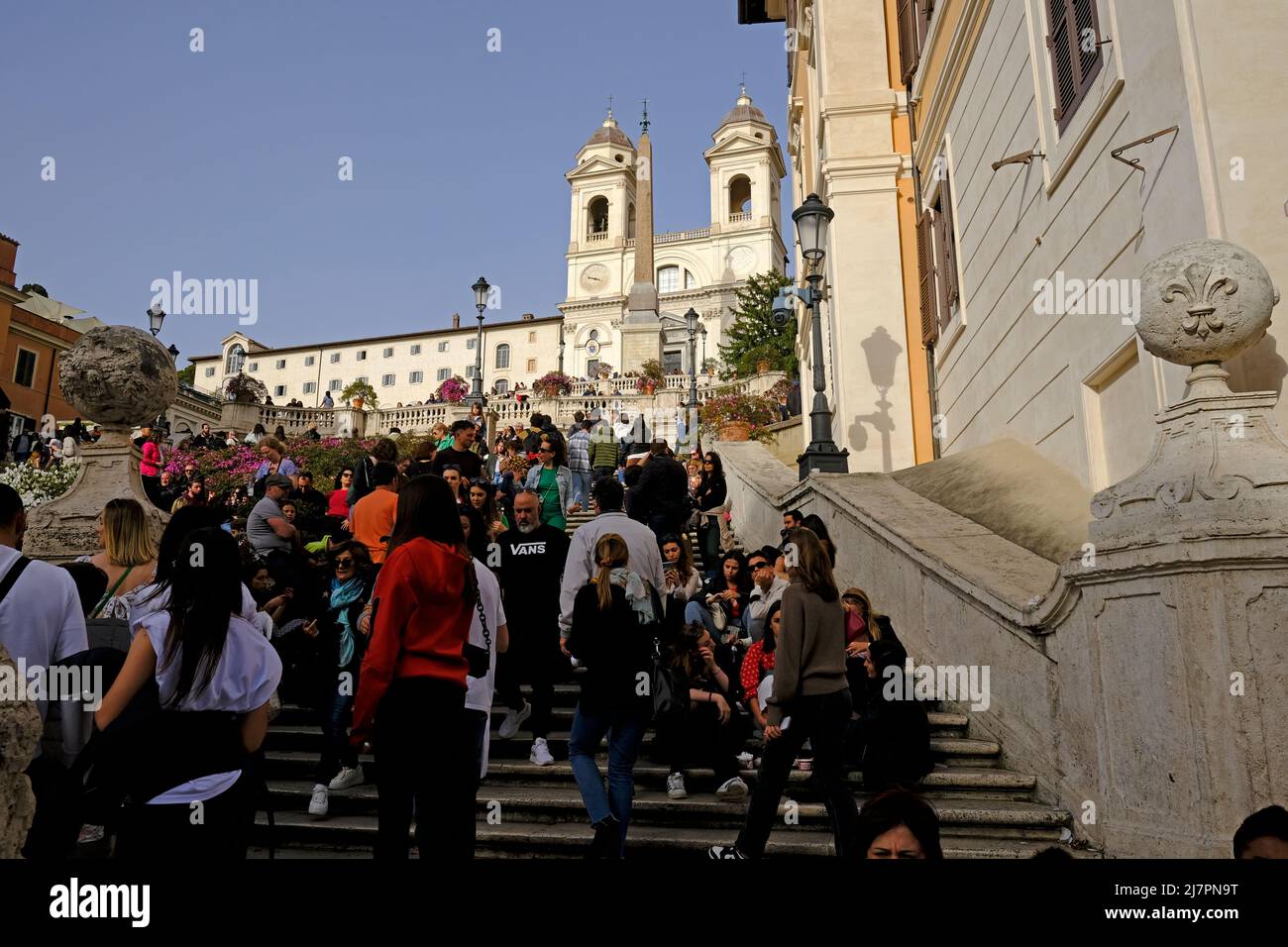 Crowds in rome hi-res stock photography and images - Alamy