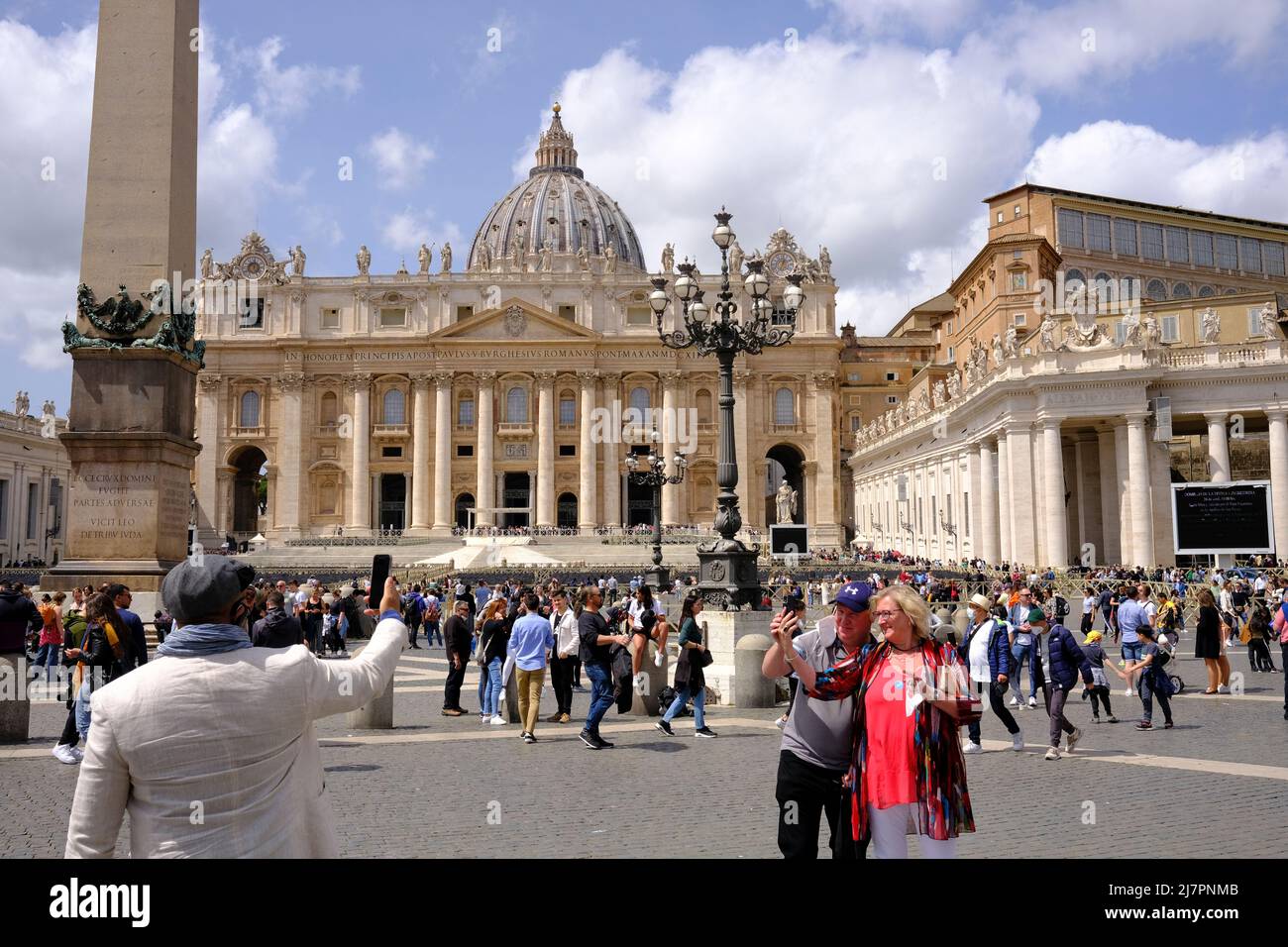 Saint peters square holy hi-res stock photography and images - Alamy
