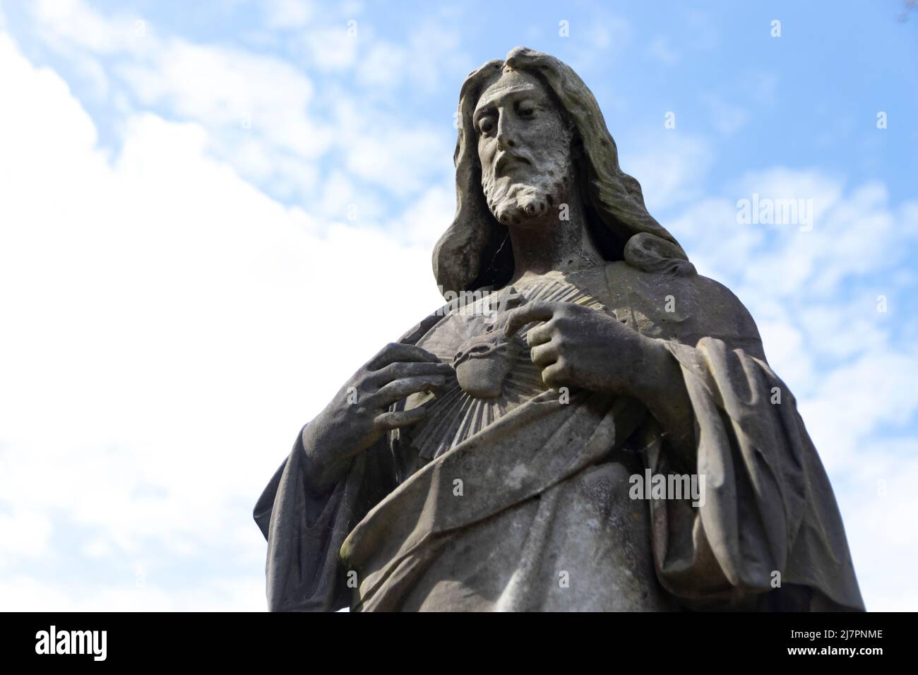 Statue jesus christ in cemetery hi-res stock photography and images - Alamy