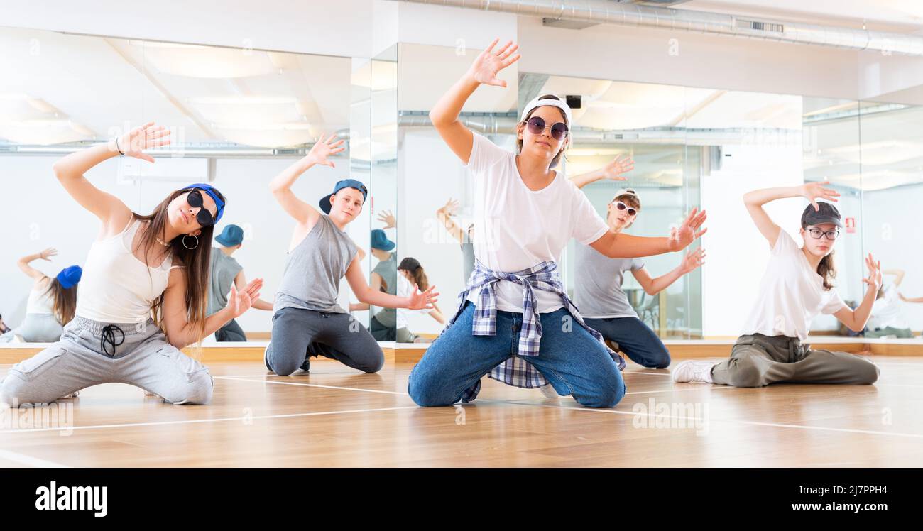 Teens hip hop dancers posing on knees Stock Photo - Alamy