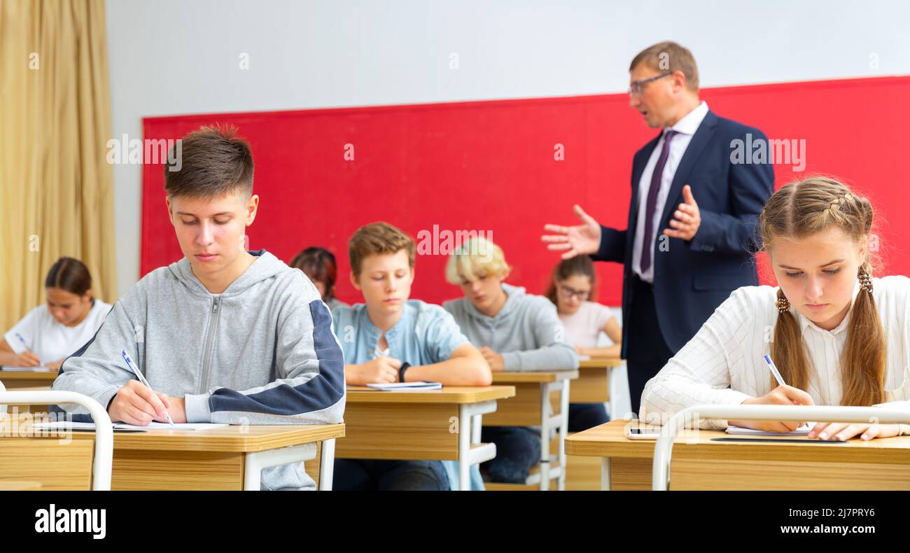 Teenage students writing notes hi-res stock photography and images - Alamy