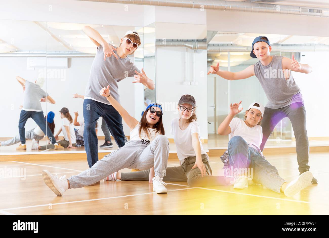 Portrait of group of teenagers in dance studio Stock Photo - Alamy