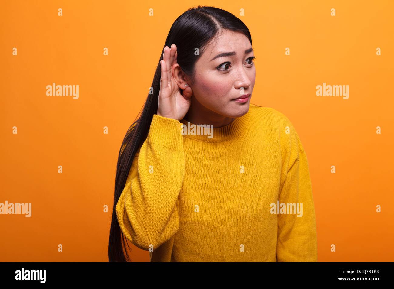 Overhearing conversation hi-res stock photography and images - Alamy