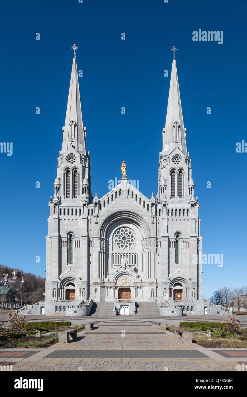 The Basilica dedicated to St Anne at Sainte-Anne-de-Beaupre, Quebec ...