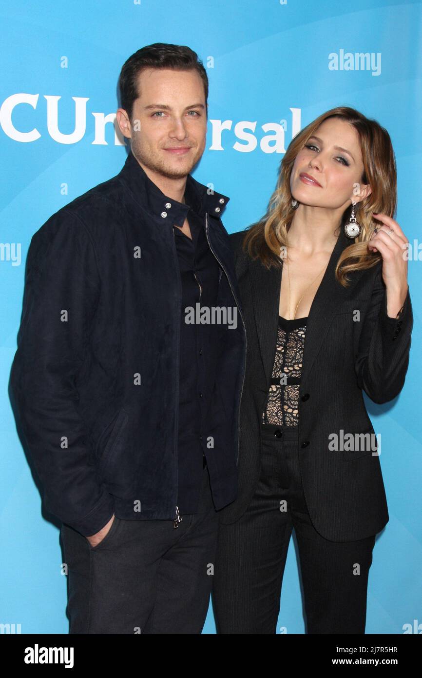 Sophia bush and jesse lee soffer hi-res stock photography and images ...
