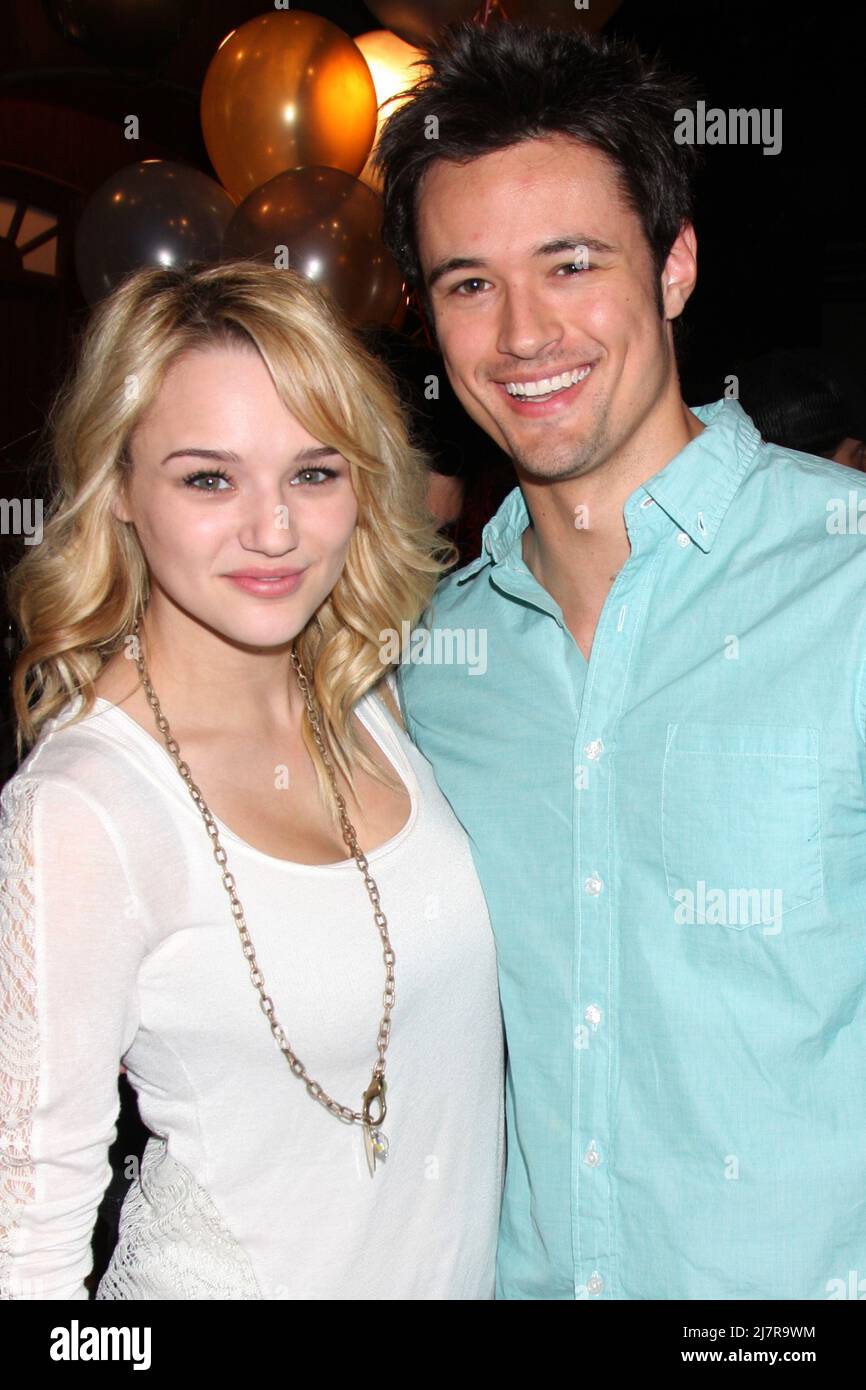 LOS ANGELES - MAR 25: Hunter King, Matthew Atkinson at the Young and ...