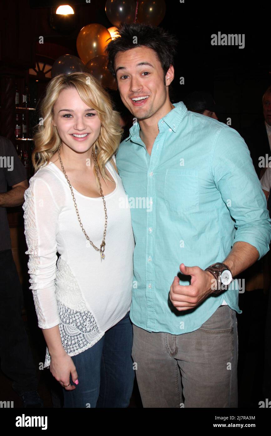 LOS ANGELES - MAR 25: Hunter King, Matthew Atkinson at the Young and ...