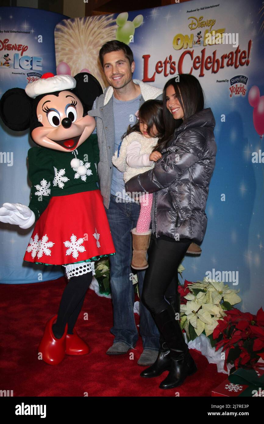 LOS ANGELES - DEC 11: Eric Winter, Sebella Winter, Roselyn Sanchez ...
