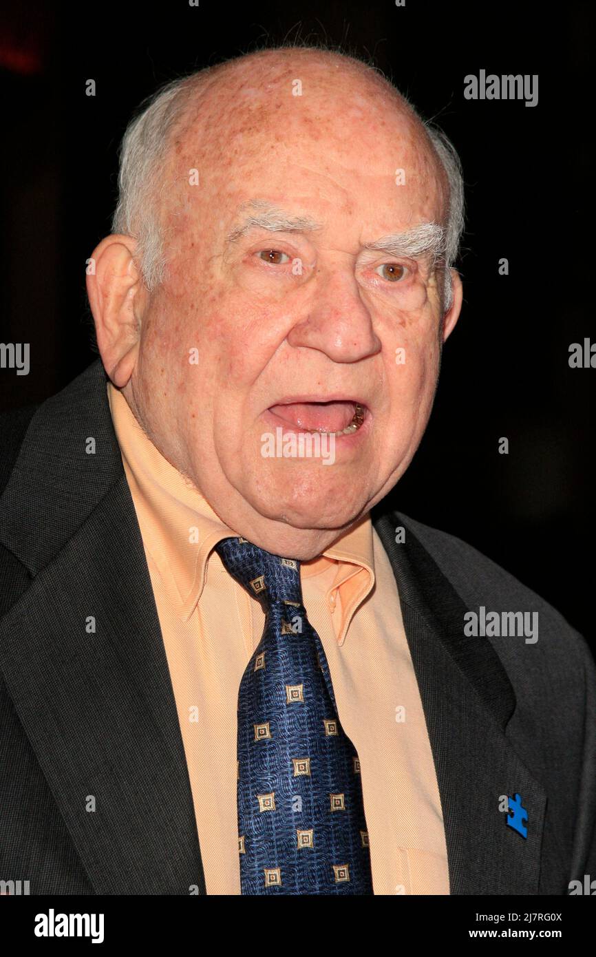 Ed asner up hi-res stock photography and images - Alamy