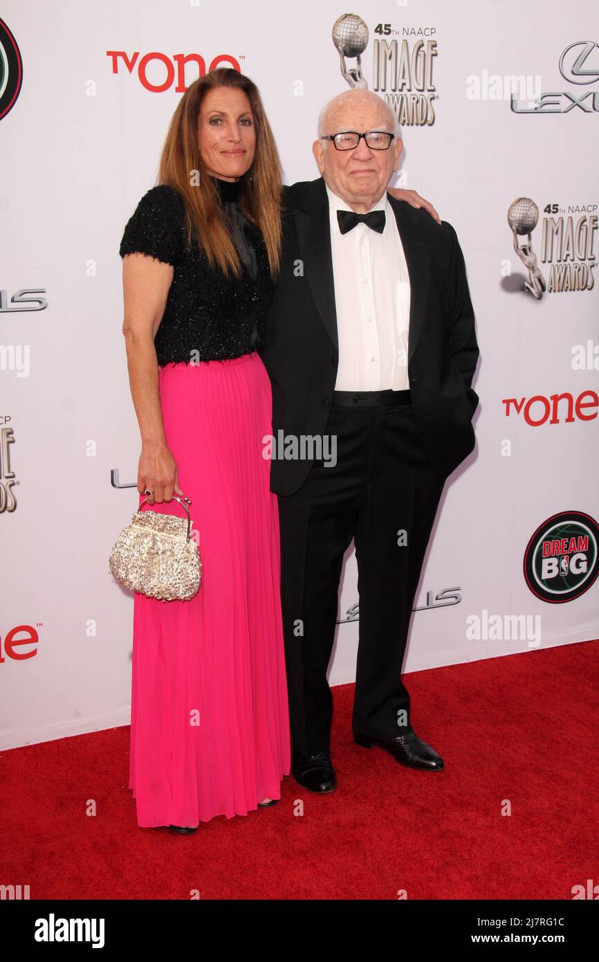 Ed asner and daughter hi-res stock photography and images - Alamy