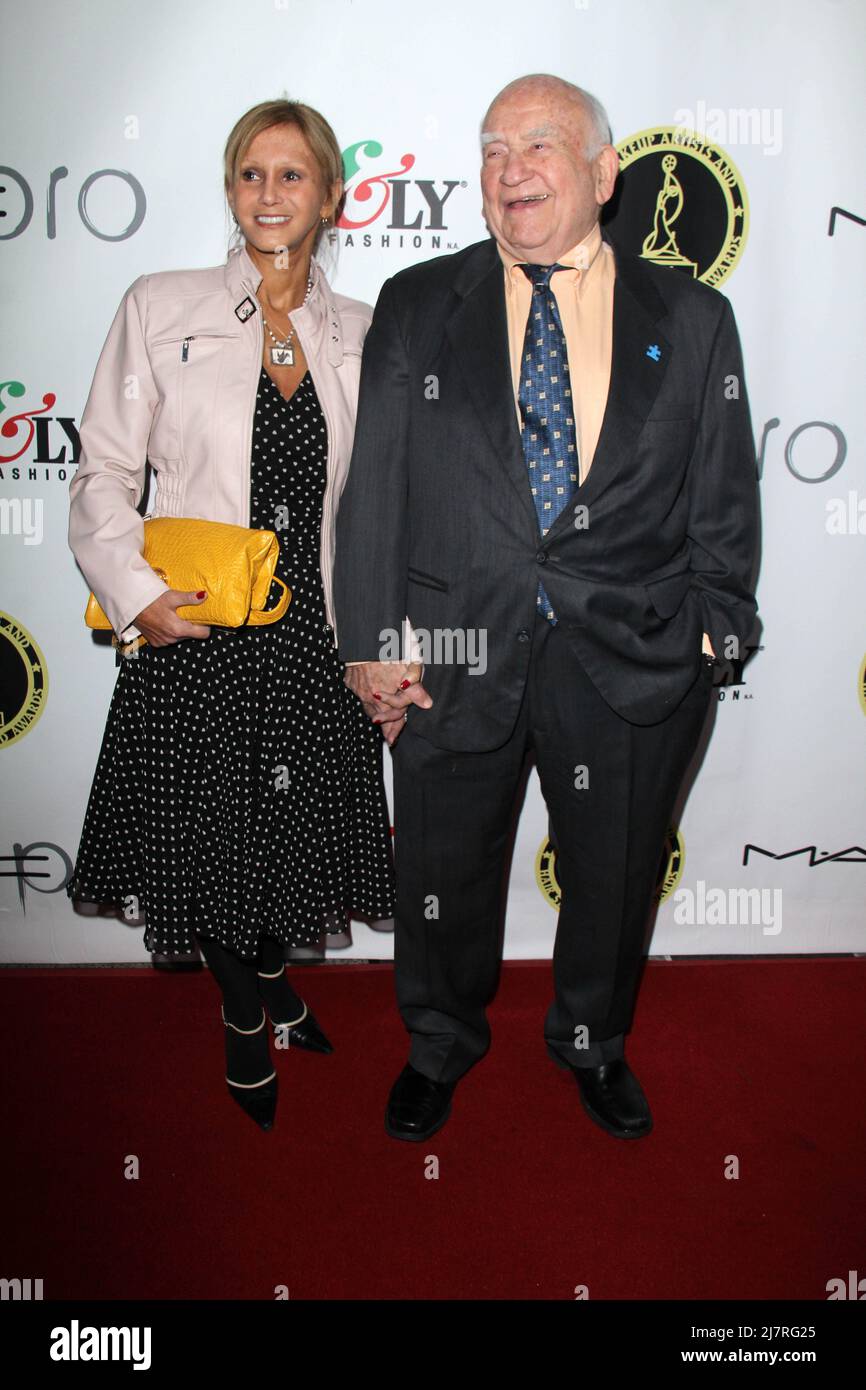 Ed asner up hi-res stock photography and images - Alamy