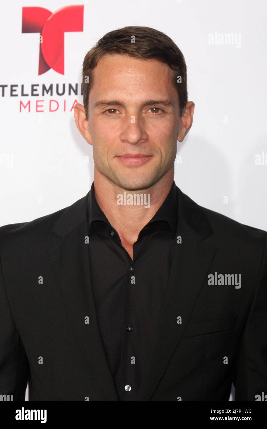 LOS ANGELES - OCT 10: David Fumero at the 2014 NCLR ALMA Awards ...