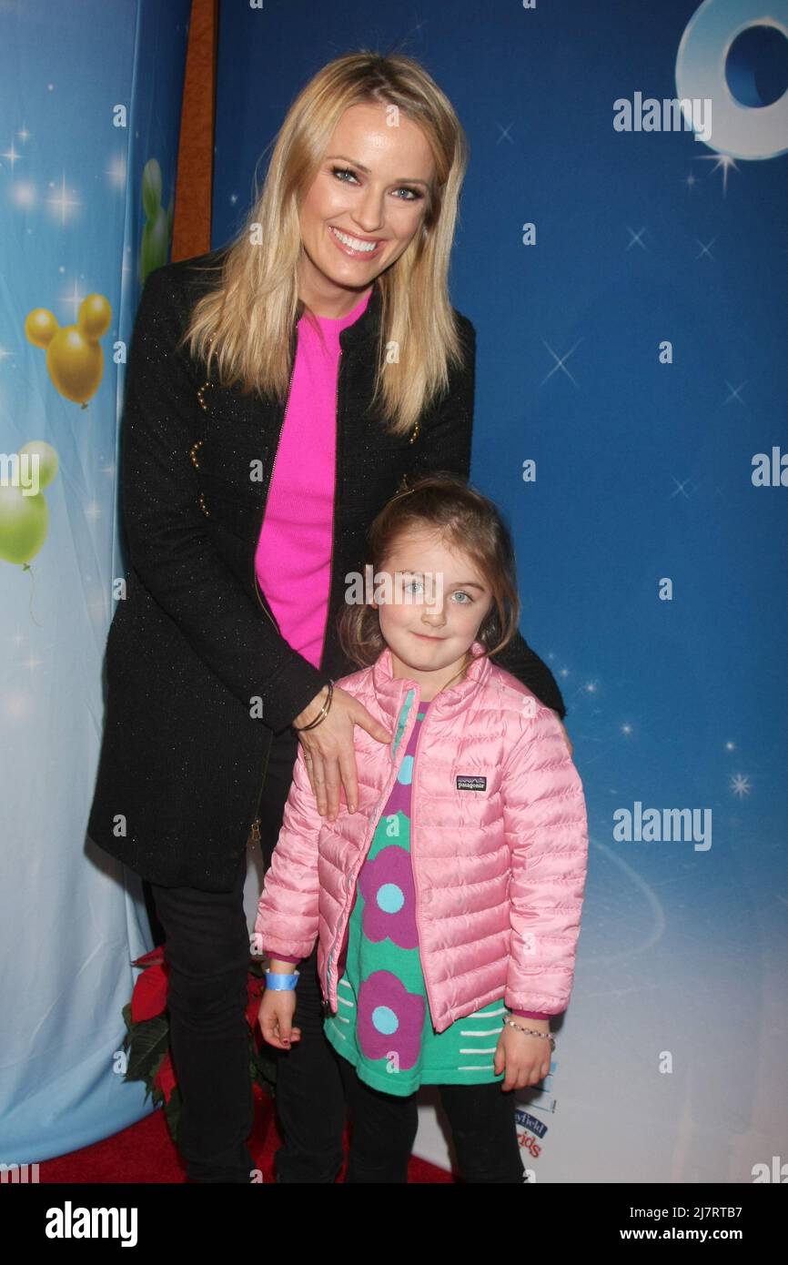 LOS ANGELES - DEC 11: Brooke Anderson, Kate Walker at the "Disney on ...