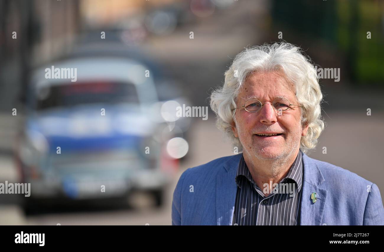 10 May 2022, Saxony-Anhalt, Halle (Saale): The Halle original, action ...