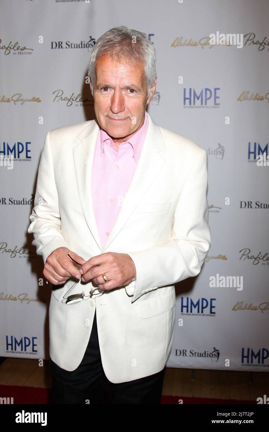 LOS ANGELES - MAY 14: Alex Trebek at the "Debbie Reynolds—The Auction ...