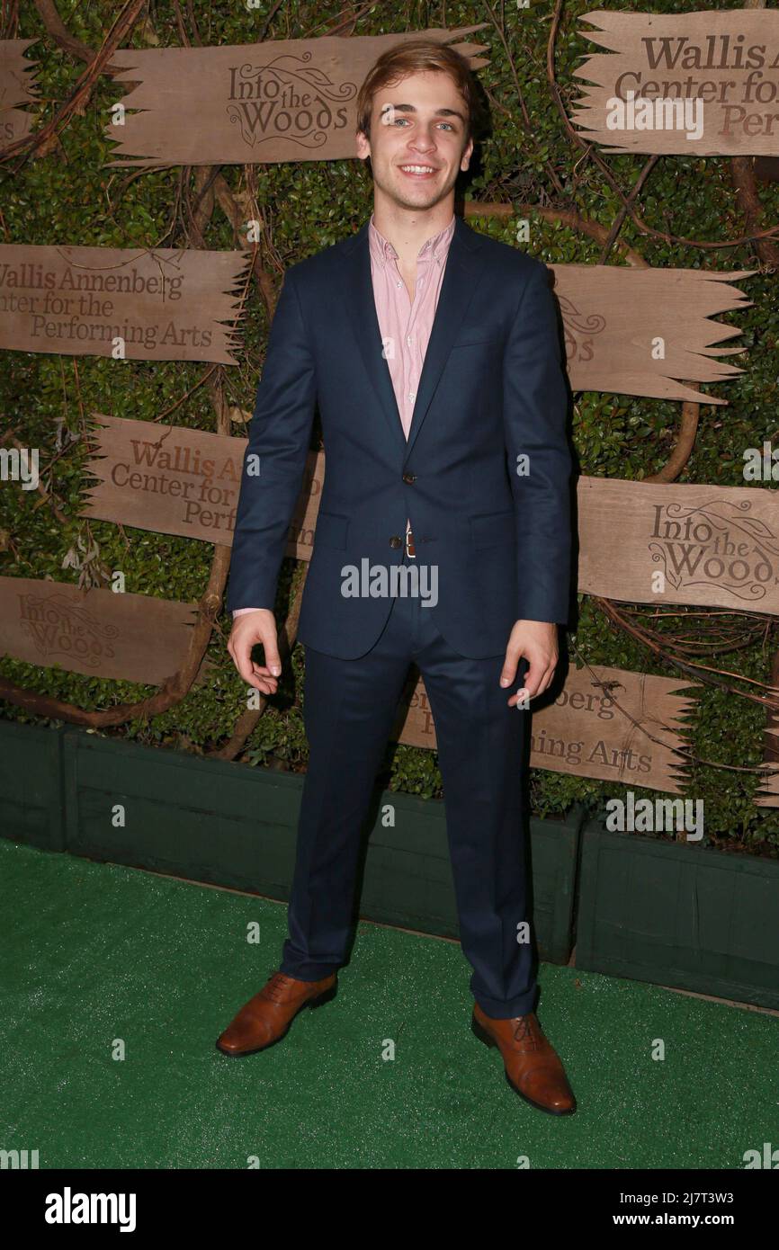 LOS ANGELES - DEC 3: Sean Grandillo at the Opening night of Oregon ...