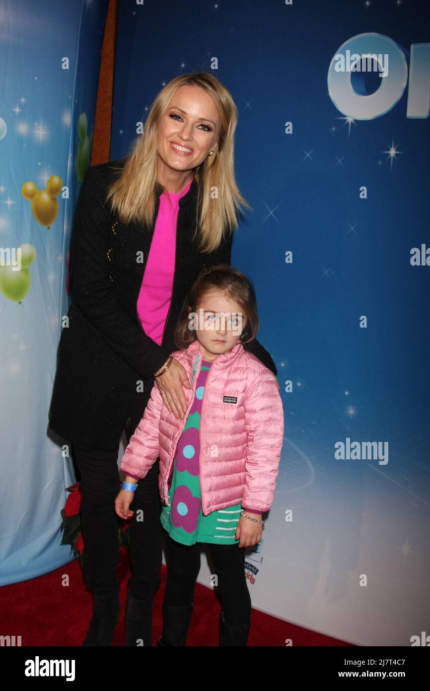 Brooke anderson and kate walker hi-res stock photography and images - Alamy