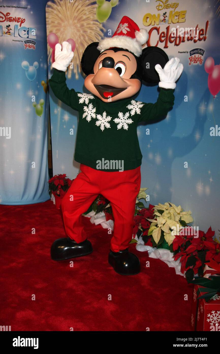 LOS ANGELES - DEC 11: Mickey Mouse at the "Disney on Ice" Red Carpet ...