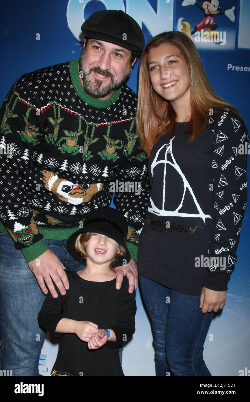 LOS ANGELES - DEC 11: Joey Fatone, Kloey Fatone, Brianna Fatone at the ...