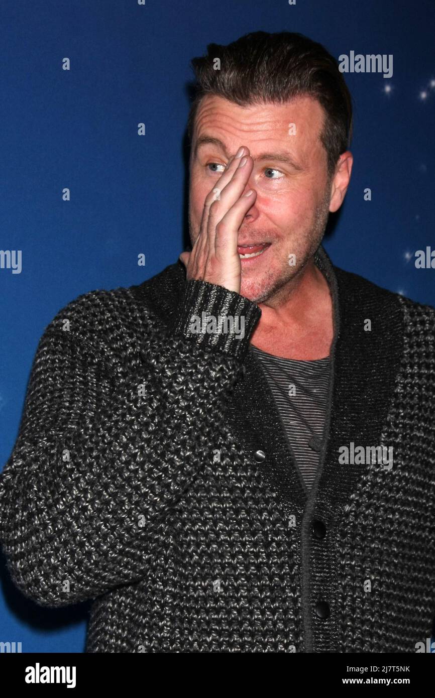 LOS ANGELES - DEC 11: Dean McDermott at the "Disney on Ice" Red Carpet ...