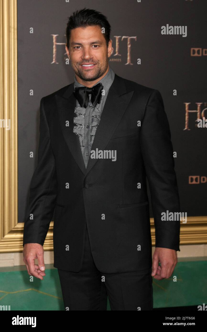 LOS ANGELES - DEC 9: Manu Bennett at the "The Hobbit: The Battle of the ...