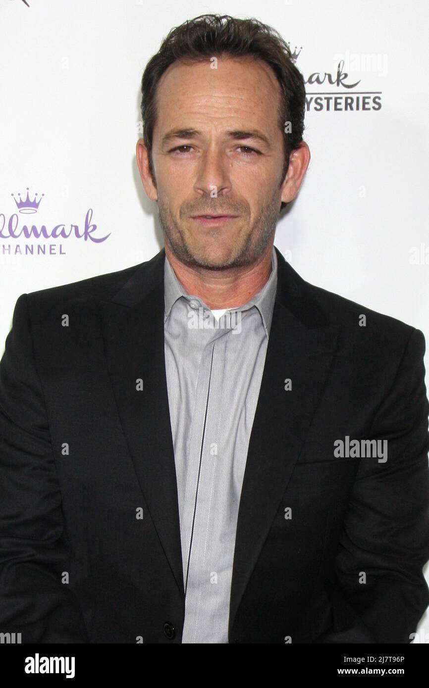 LOS ANGELES - NOV 4: Luke Perry at the Hallmark Channel's "Northpole ...