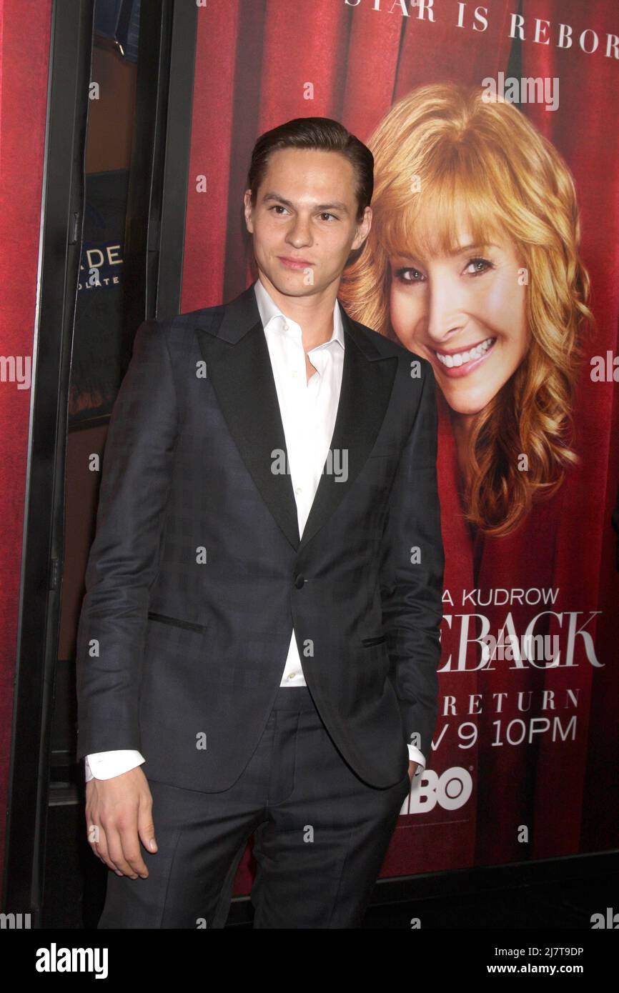 LOS ANGELES - NOV 5: Mark L. Young at the "The Comeback" - Season Premiere at the El Capitan ...