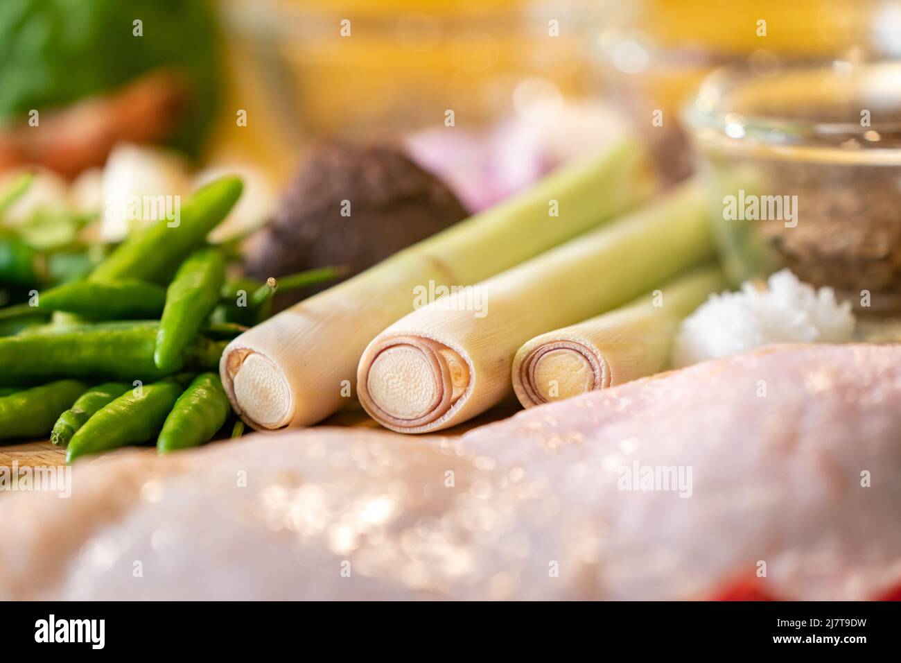 Chicken with chilli lemongrass hi-res stock photography and images - Alamy