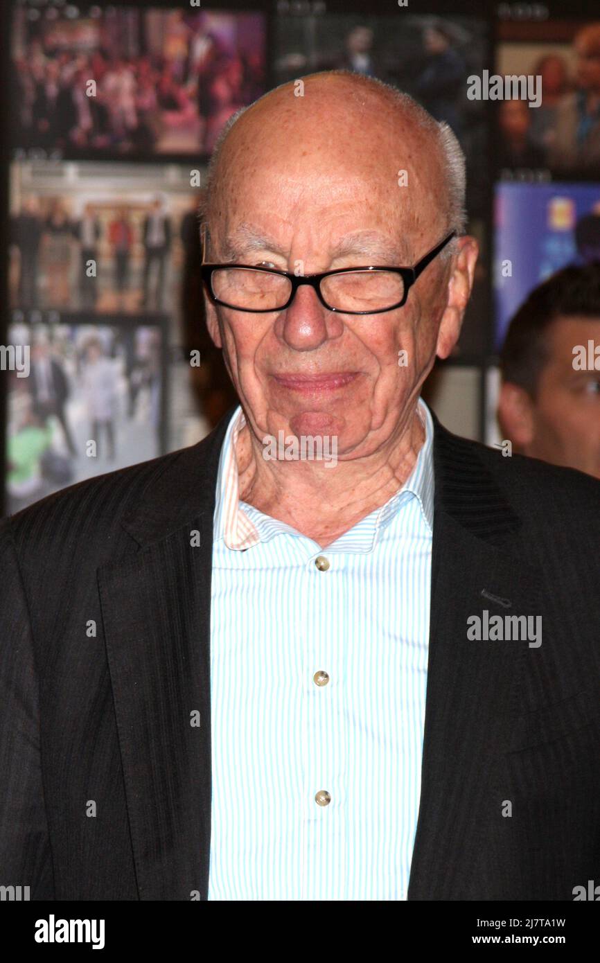 LOS ANGELES - NOV 14: Rupert Murdoch at the "Bones" 200th Show Cake ...