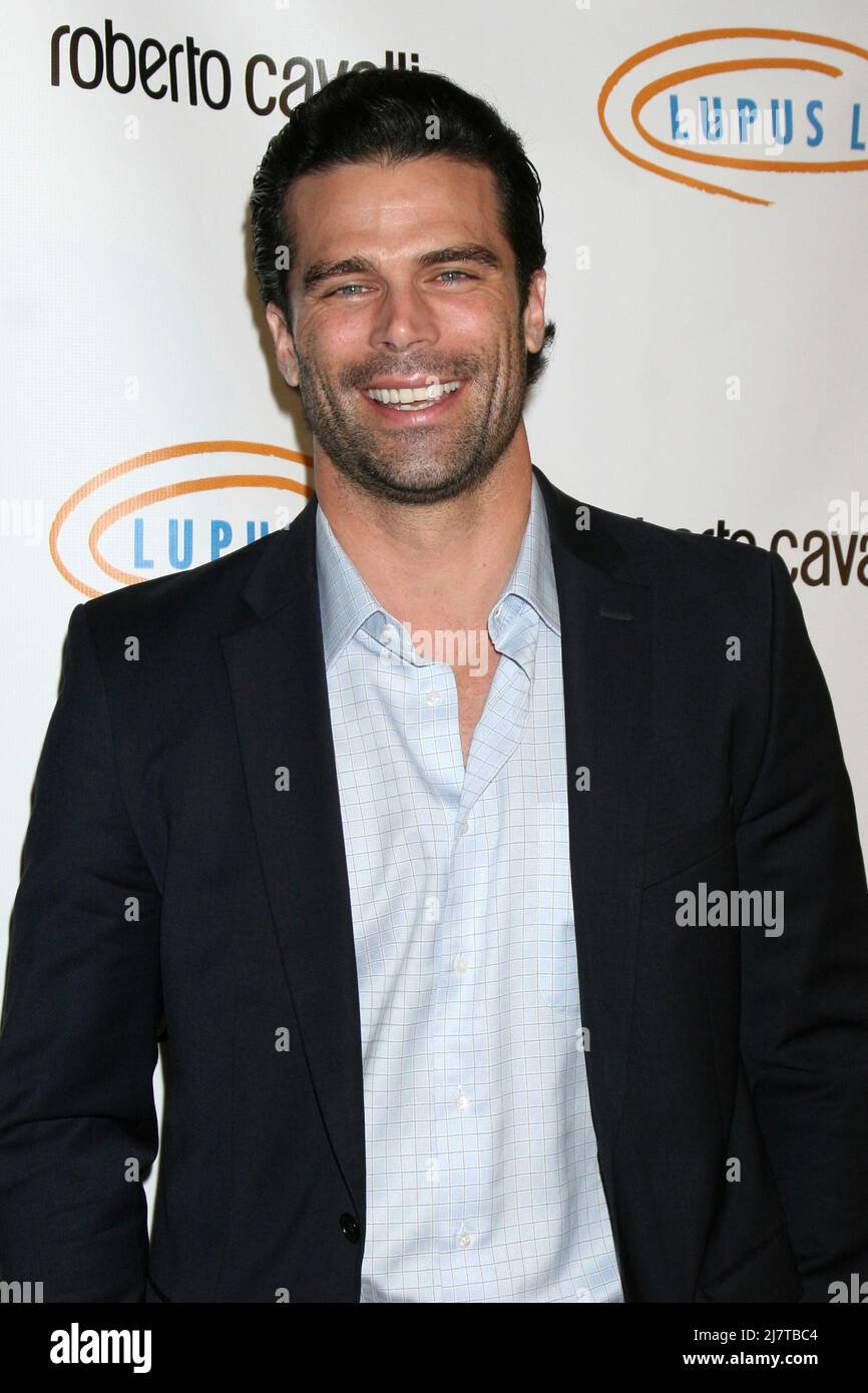 LOS ANGELES - NOV 21: Dustin Moss at the Lupus LA Bag Ladies Luncheon ...