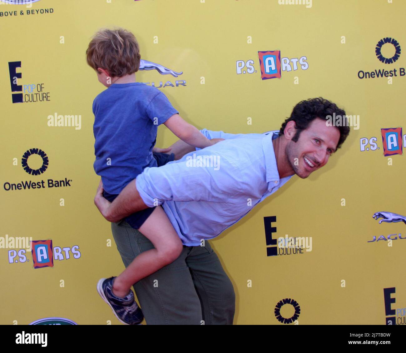 LOS ANGELES - NOV 16: Mark Feuerstein at the PS Arts Express Yourself ...