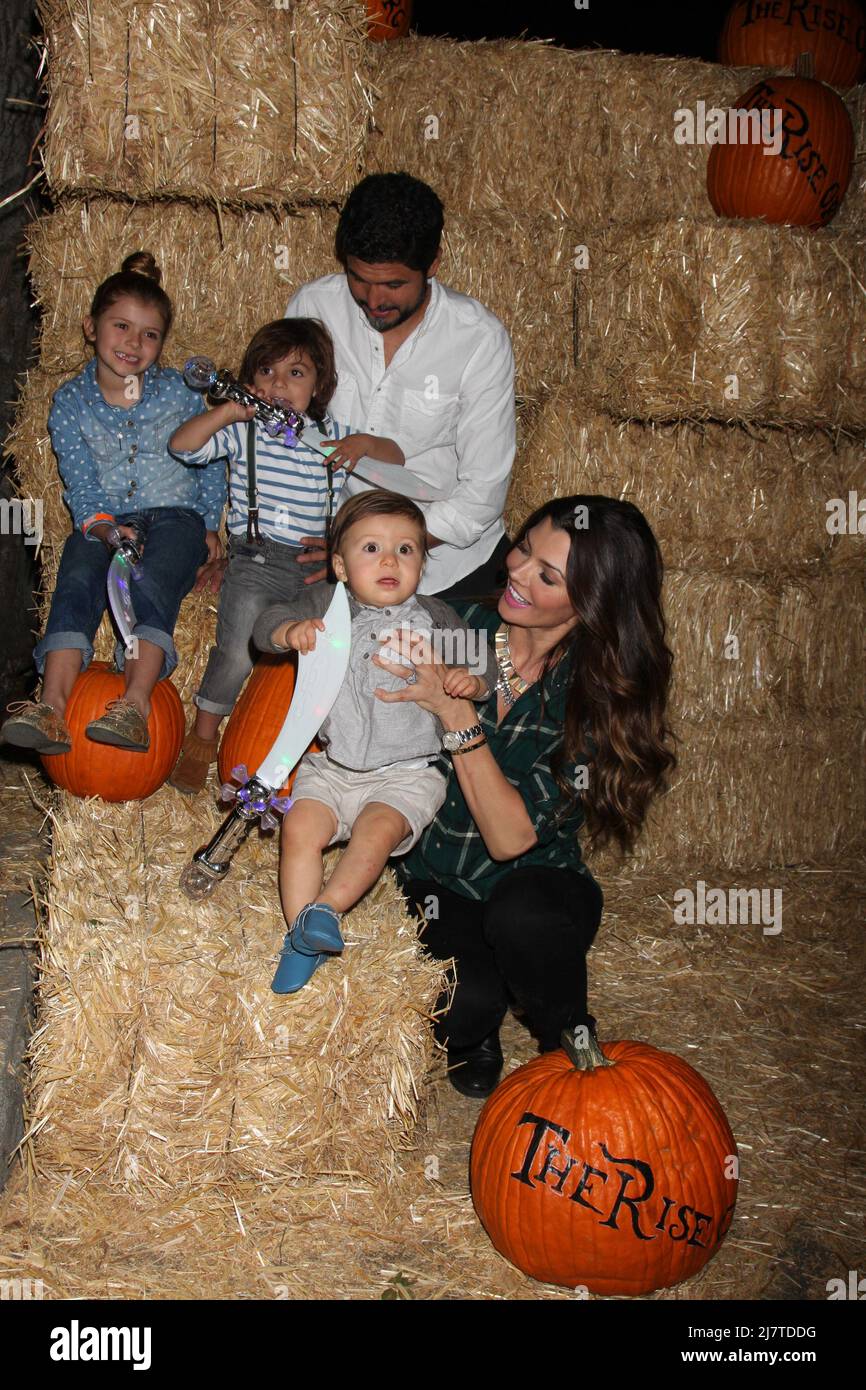 LOS ANGELES - OCT 4: Ali Landry, Family at the RISE of the Jack O ...
