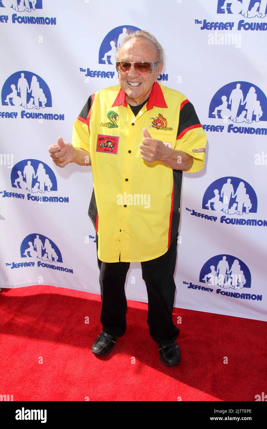 LOS ANGELES - OCT 14: George Barris at the Jeffrey Foundation Building ...