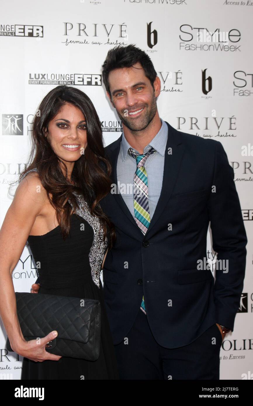 LOS ANGELES - OCT 15: Lindsay Hartley, Jason Shane Scott at the Sue ...