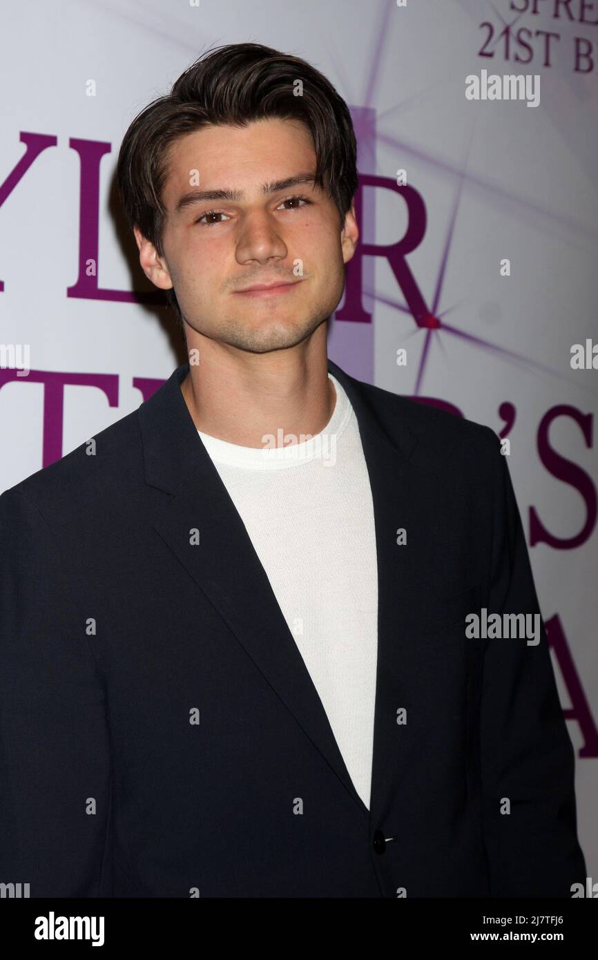 LOS ANGELES - OCT 25: Kevin Fonteyne at the Taylor Spreitler's 21st ...