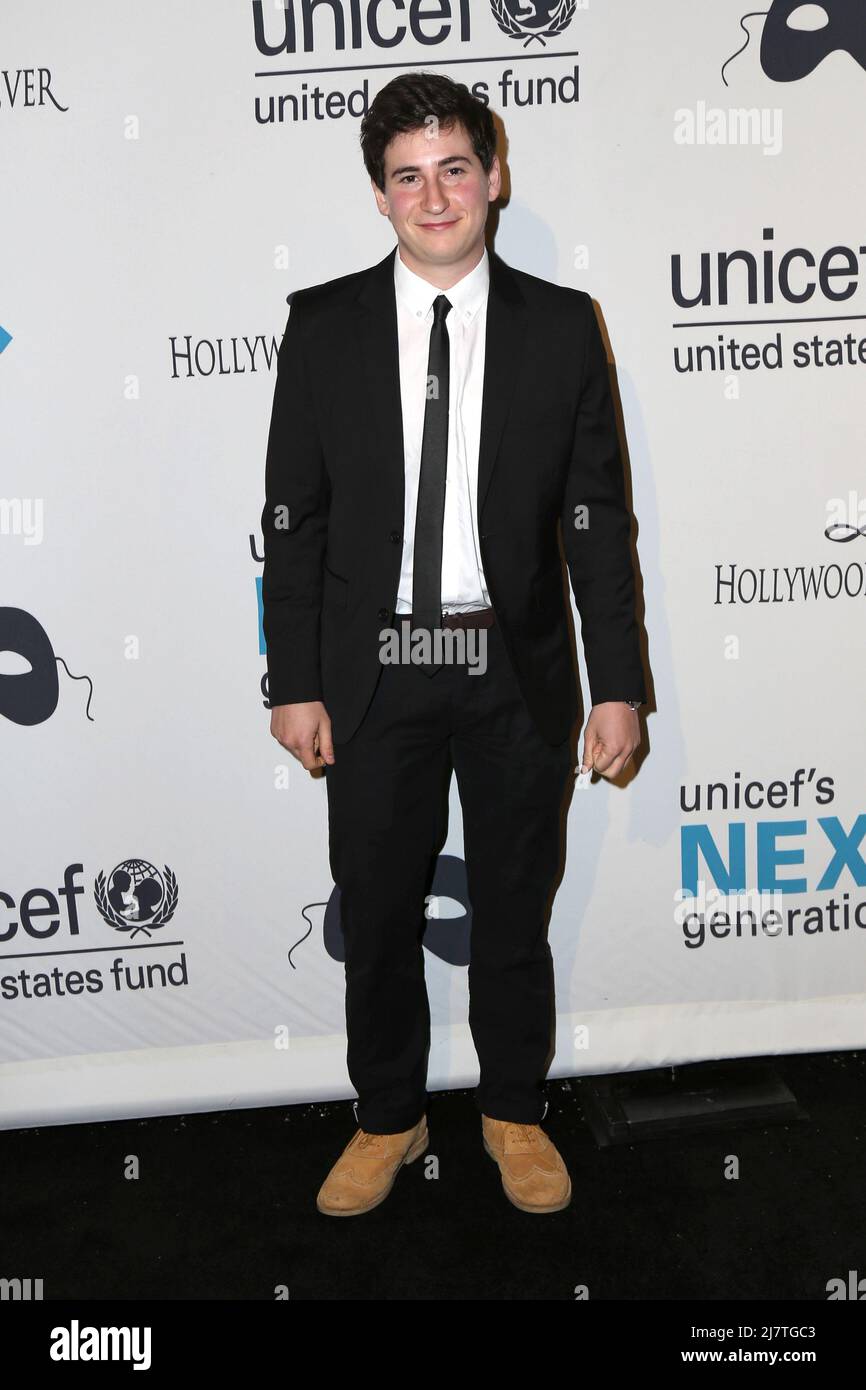 LOS ANGELES - OCT 30: Sam Lerner at the 2nd Annual UNICEF Masquerade ...