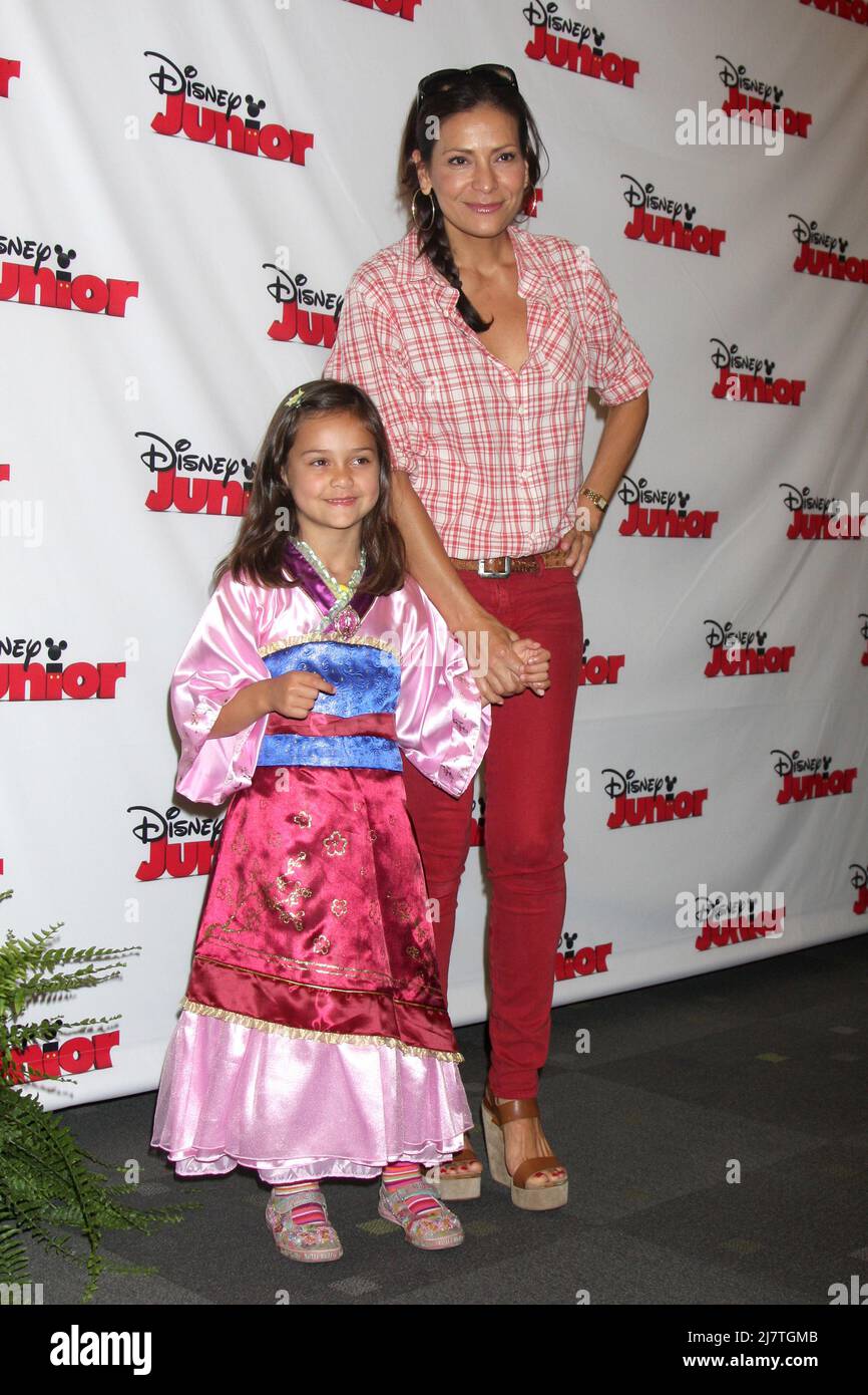 Constance marie and luna marie katich hi-res stock photography and ...