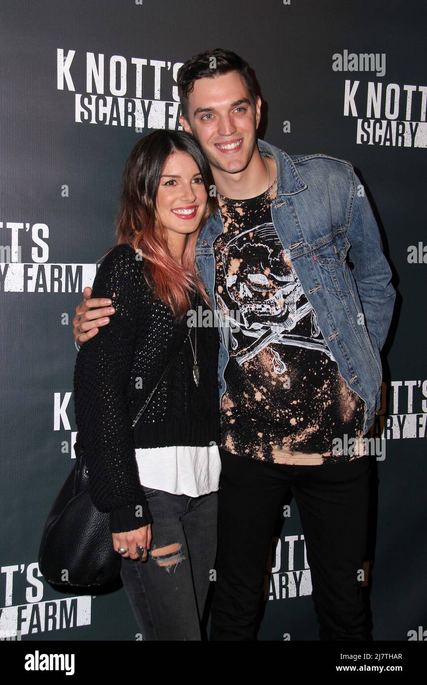 LOS ANGELES - OCT 3: Shenae Grimes at the Knott's Scary Farm Celebrity ...