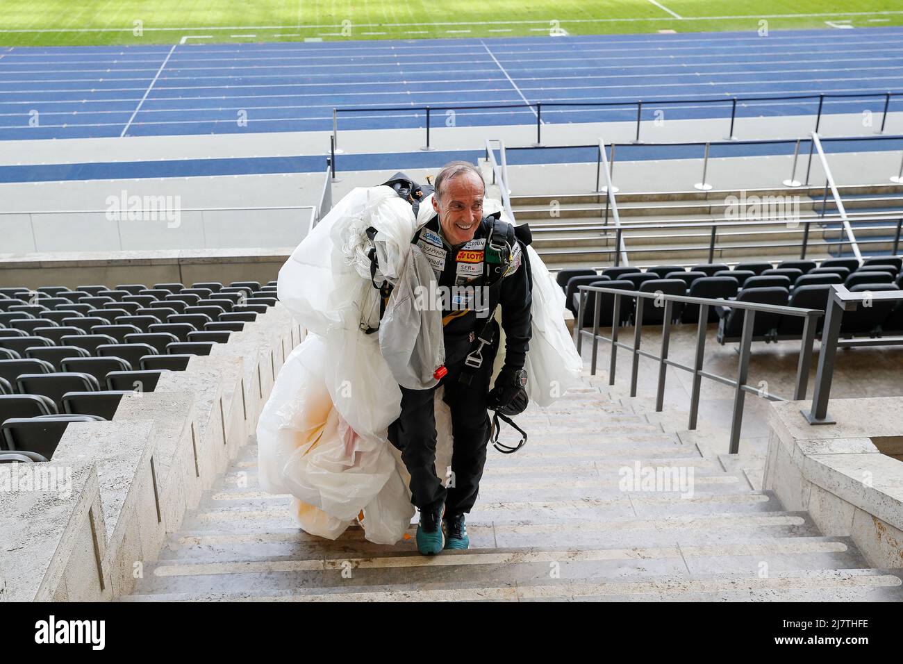Berlin, Germany. 10th May, 2022. Eberhard Gienger lands with a parachute before the presentation ...