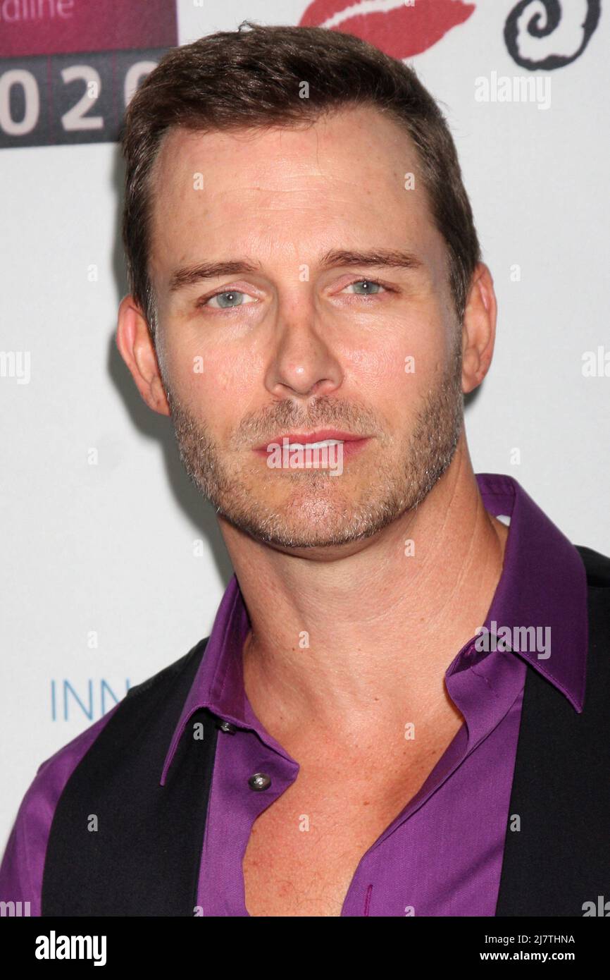 LOS ANGELES - OCT 6: Eric Martsolf at the Les Girls 14 at Avalon on ...