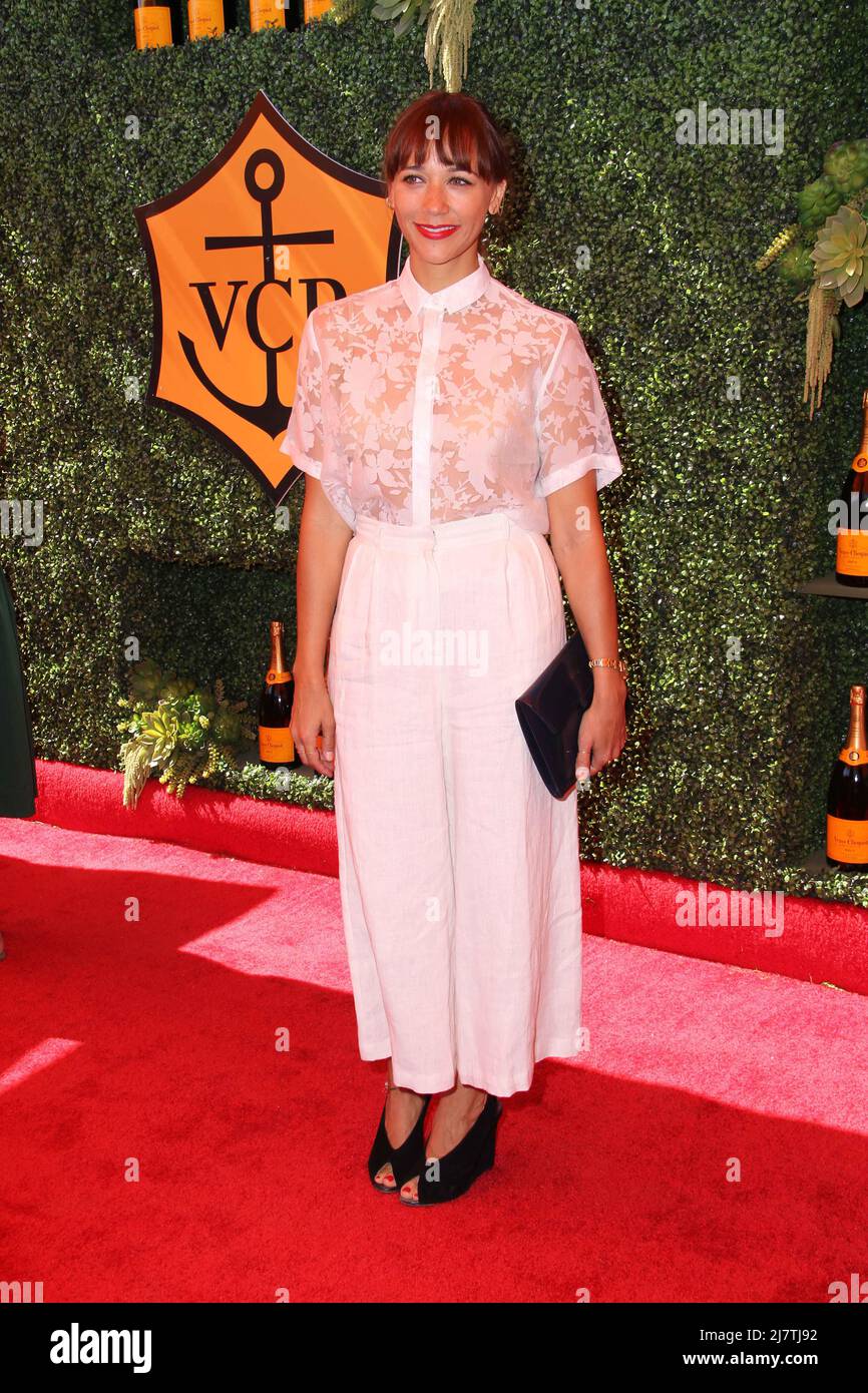 LOS ANGELES - OCT 11: Rashida Jones at the Fifth-Annual Veuve Clicquot ...