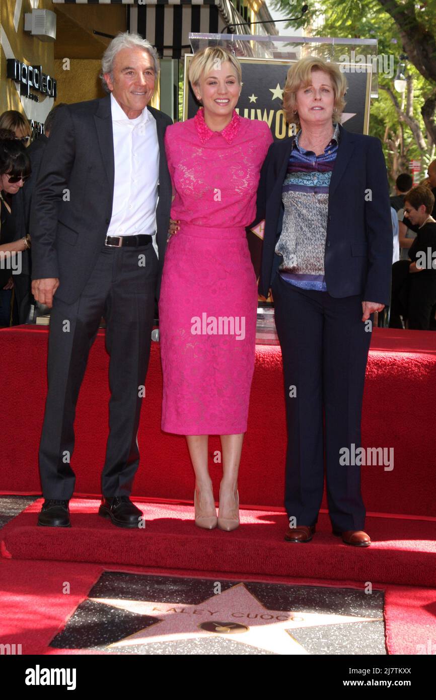 LOS ANGELES - OCT 29: Gary Cuoco, Kaley Cuoco, Layne Cuoco at the Kaley ...