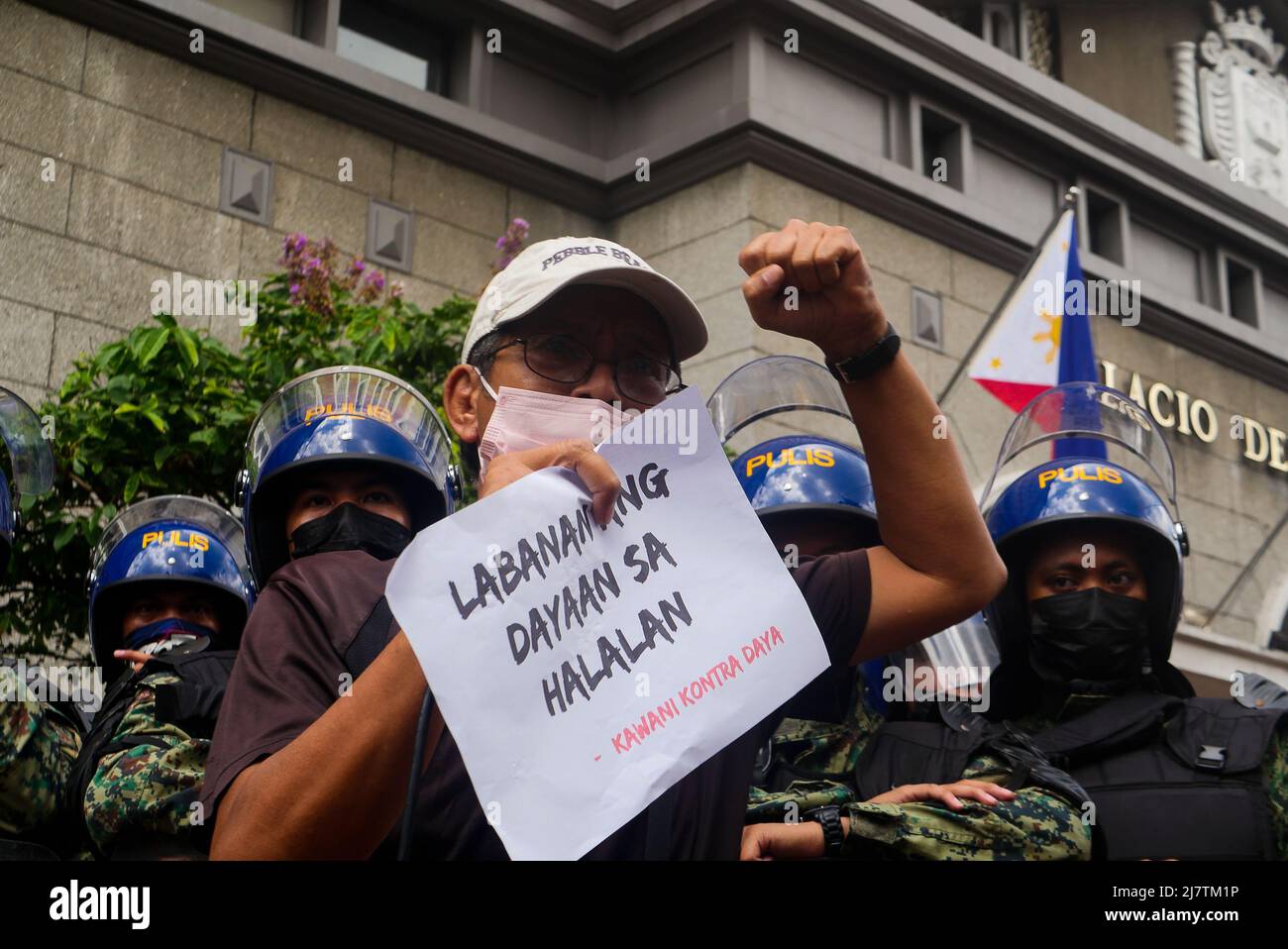 Manila protest hi-res stock photography and images - Alamy