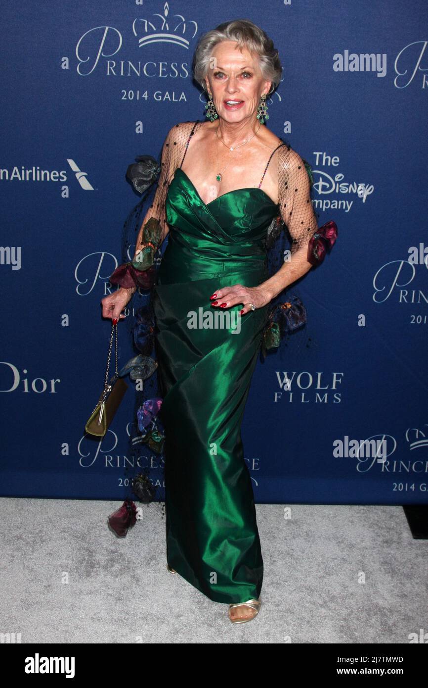 LOS ANGELES - OCT 8: Tippi Hedren at the Princess Grace Foundation Gala ...