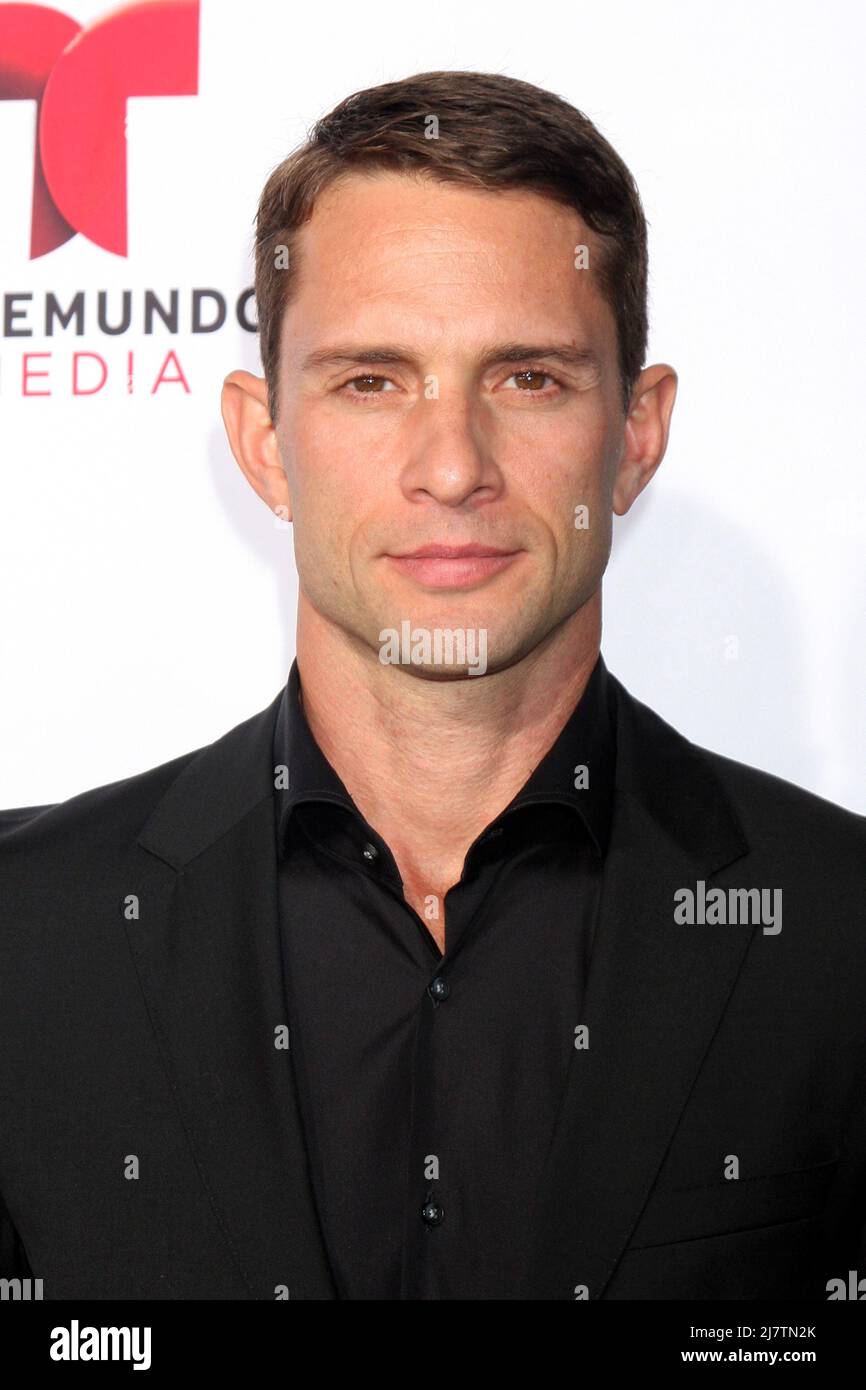LOS ANGELES - OCT 10: David Fumero at the 2014 NCLR ALMA Awards ...