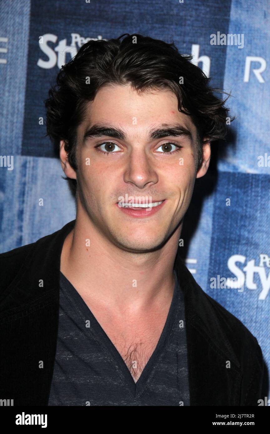 LOS ANGELES - SEP 18: RJ Mitte at the People Stylewatch Hosts Hollywood ...