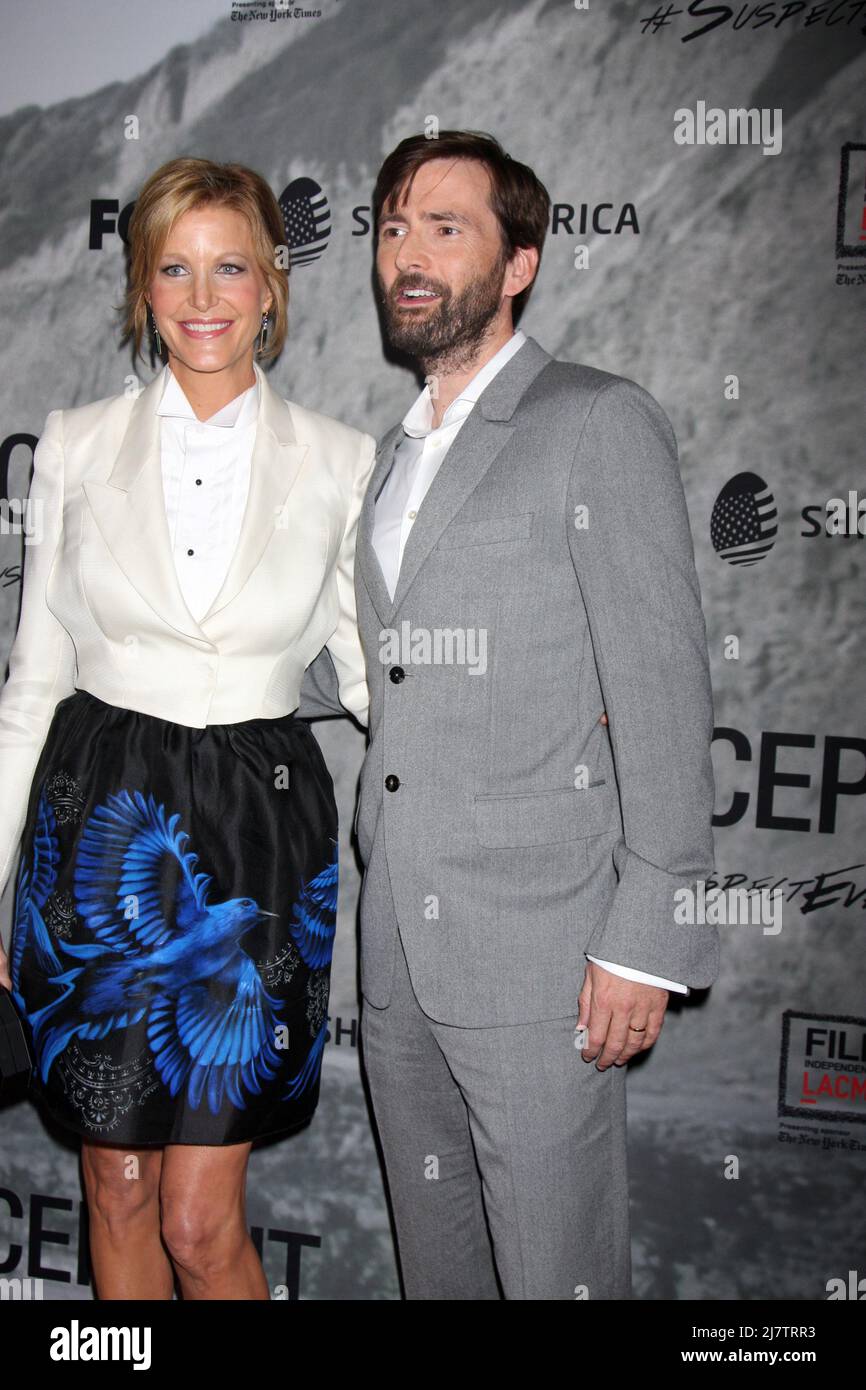 Anna gunn david tennant hi-res stock photography and images - Alamy