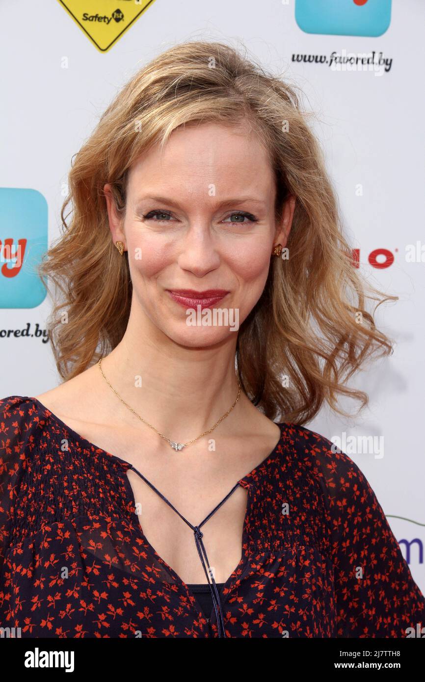 LOS ANGELES - SEP 28: Laura Regan at the 3rd Annual Red CARpet Safety ...