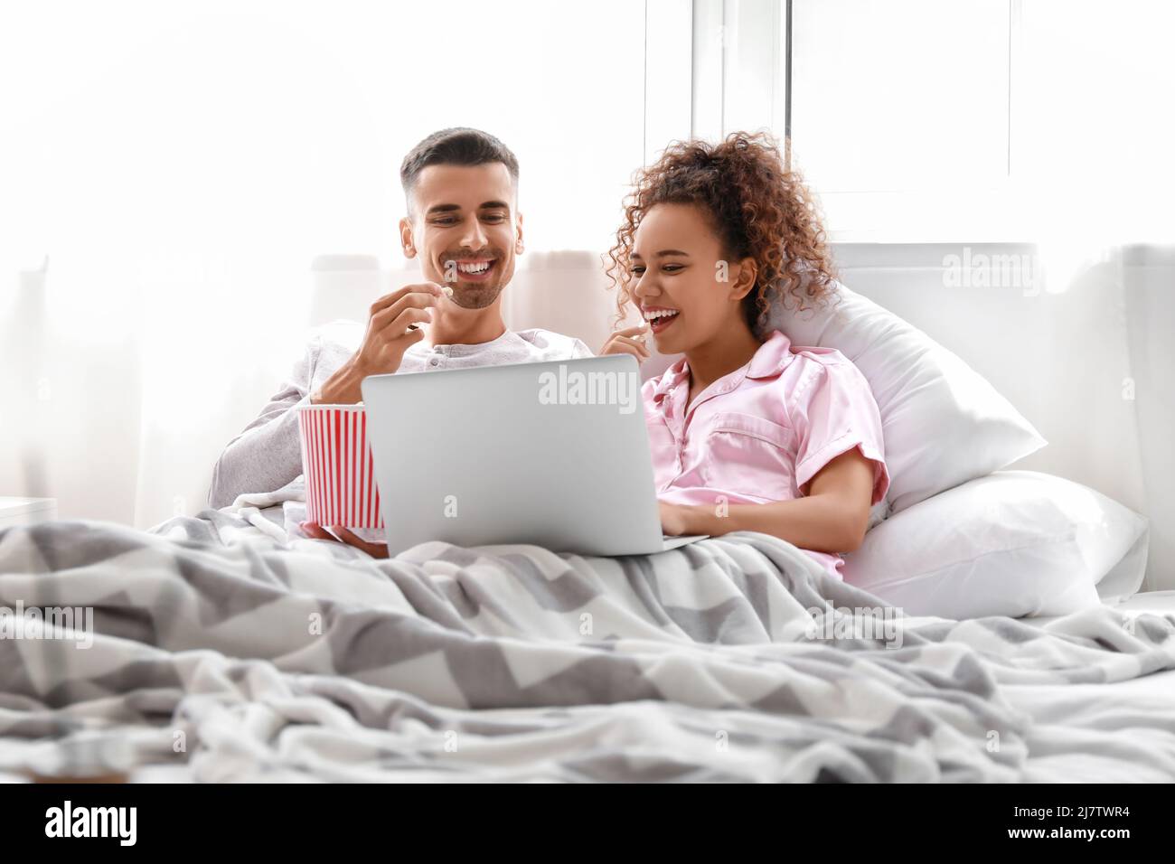 Young couple eating popcorn using hi-res stock photography and images ...