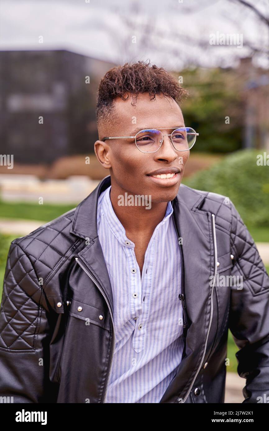 Afro model hi-res stock photography and images - Alamy